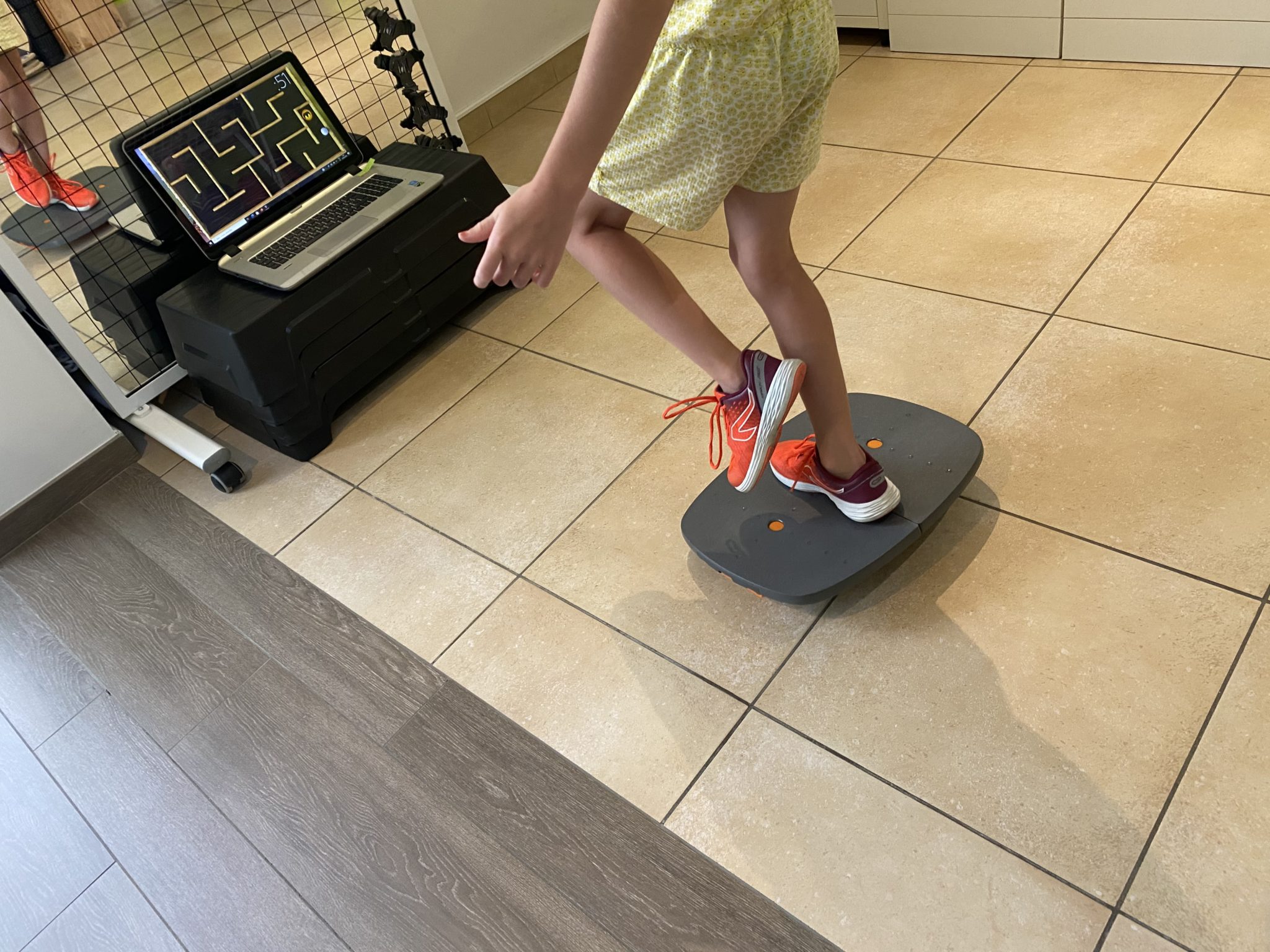 Retrouvez le M-Pad balance Trainer au centre kiné Sevrin Cédric ...